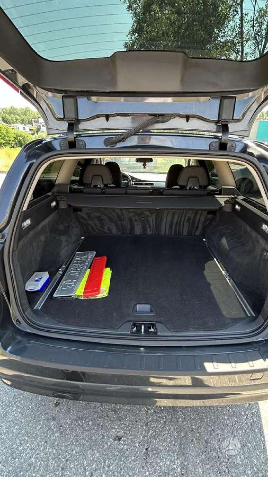 Grey Volvo V70 2010 in Vilnius, with an engine capacity of 2.00 L and mileage of 288 thousand km for 4000 €, photo 9 on AUTOMOTO.COM.LV