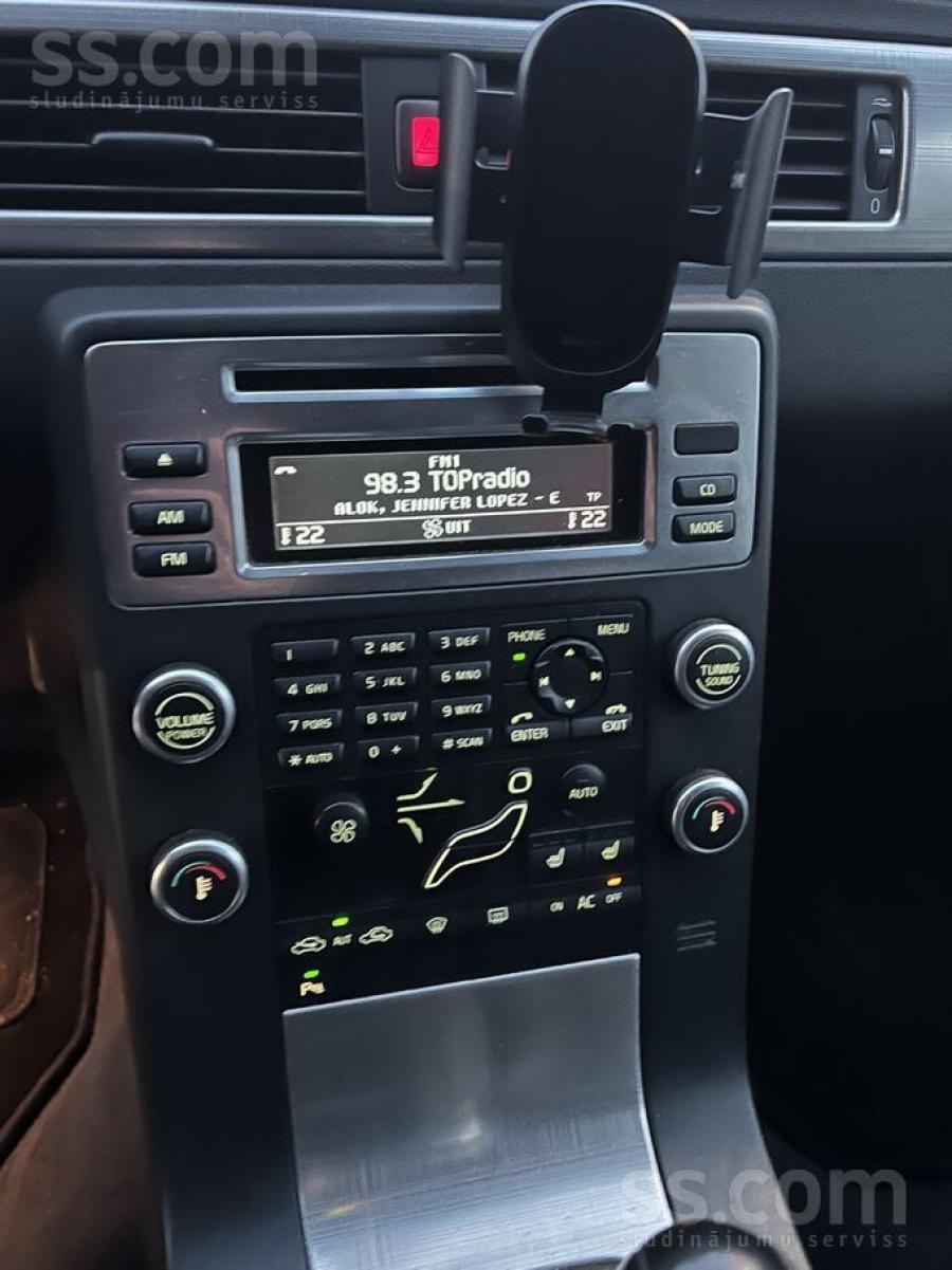 Pelēks Volvo V70 2010 Rīga, ar dzinēja tilpumu 2.00 L un nobraukumu 315 tūkst. km par 3250 €, foto 14 vietnē AUTOMOTO.COM.LV
