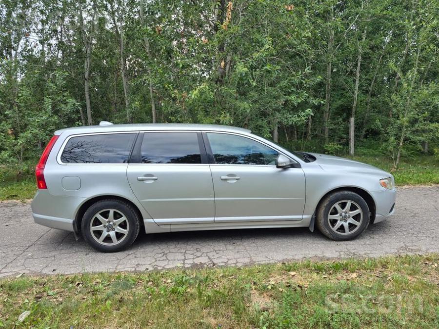 Grey Volvo V70 2010 in Liepaja, with an engine capacity of 2.40 L and mileage of 399 thousand km for 4700 €, photo 5 on AUTOMOTO.COM.LV