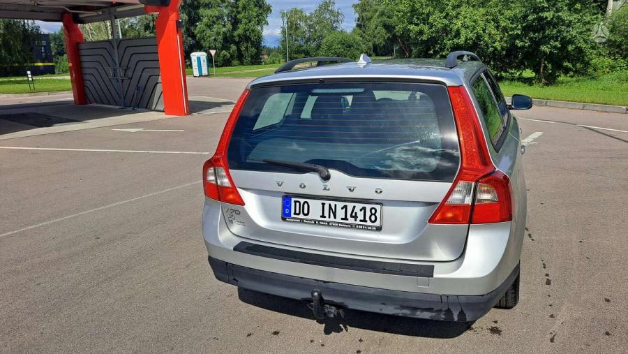 Grey Volvo V70 2010 in Plunge, with an engine capacity of 2.00 L and mileage of 257 thousand km for 3850 €, photo 5 on AUTOMOTO.COM.LV
