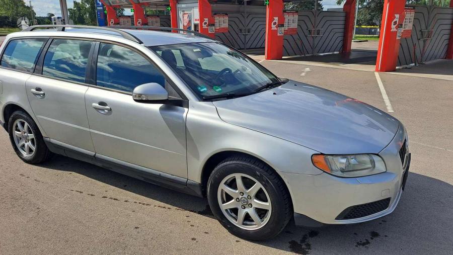 Grey Volvo V70 2010 in Plunge, with an engine capacity of 2.00 L and mileage of 257 thousand km for 3850 €, photo 7 on AUTOMOTO.COM.LV