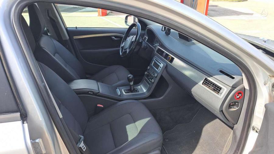 Grey Volvo V70 2010 in Plunge, with an engine capacity of 2.00 L and mileage of 257 thousand km for 3850 €, photo 12 on AUTOMOTO.COM.LV
