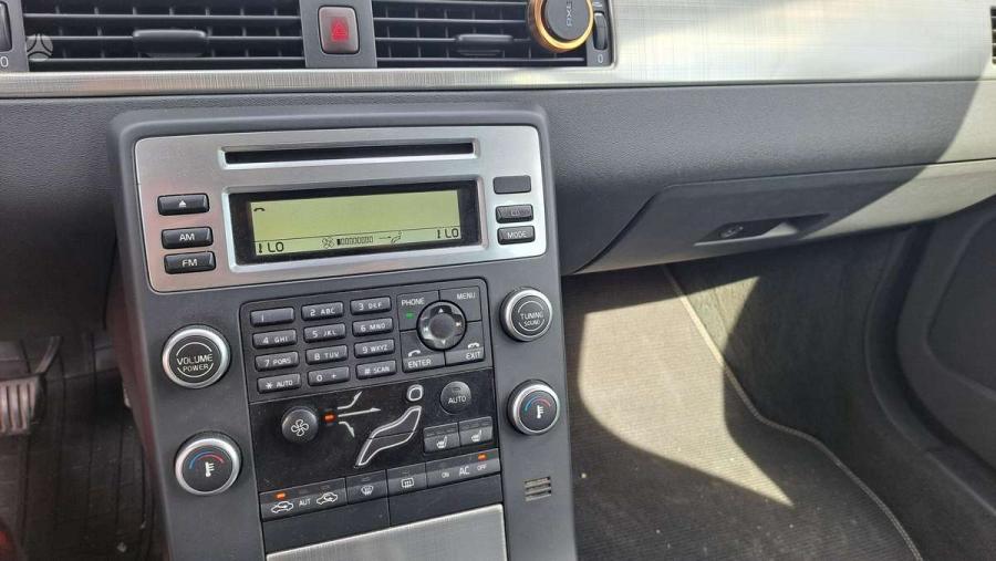 Grey Volvo V70 2010 in Plunge, with an engine capacity of 2.00 L and mileage of 257 thousand km for 3850 €, photo 14 on AUTOMOTO.COM.LV