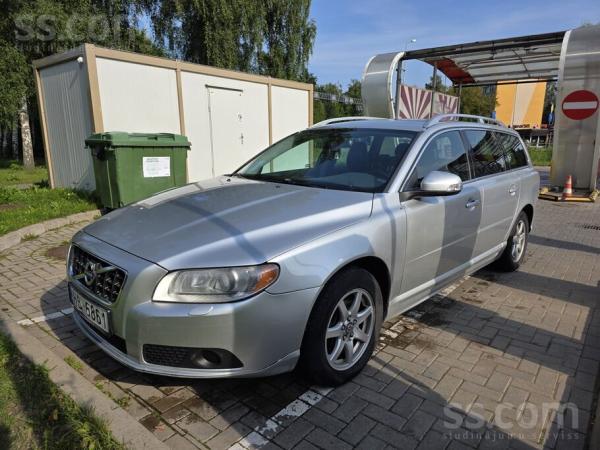 Grey Volvo V70 2010 in Riga, with an engine capacity of 2.40 L and mileage of 417 thousand km for 2800 €, photo 2 on AUTOMOTO.COM.LV