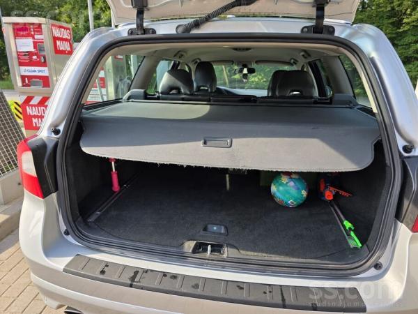 Grey Volvo V70 2010 in Riga, with an engine capacity of 2.40 L and mileage of 417 thousand km for 2800 €, photo 9 on AUTOMOTO.COM.LV