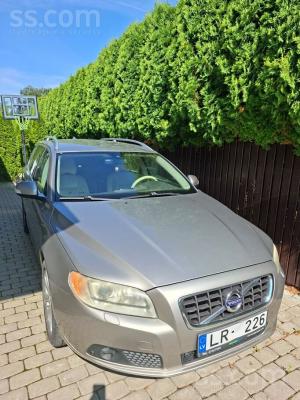 Pelēks Volvo V70 2010 Rīga, ar dzinēja tilpumu 2.40 L un nobraukumu 398 tūkst. km par 3500 €, foto  vietnē AUTOMOTO.COM.LV
