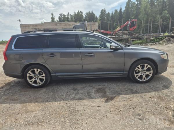 Pelēks Volvo V70 2010 Aizkraukle, ar dzinēja tilpumu 2.40 L un nobraukumu 460 tūkst. km par 2500 €, foto 2 vietnē AUTOMOTO.COM.LV