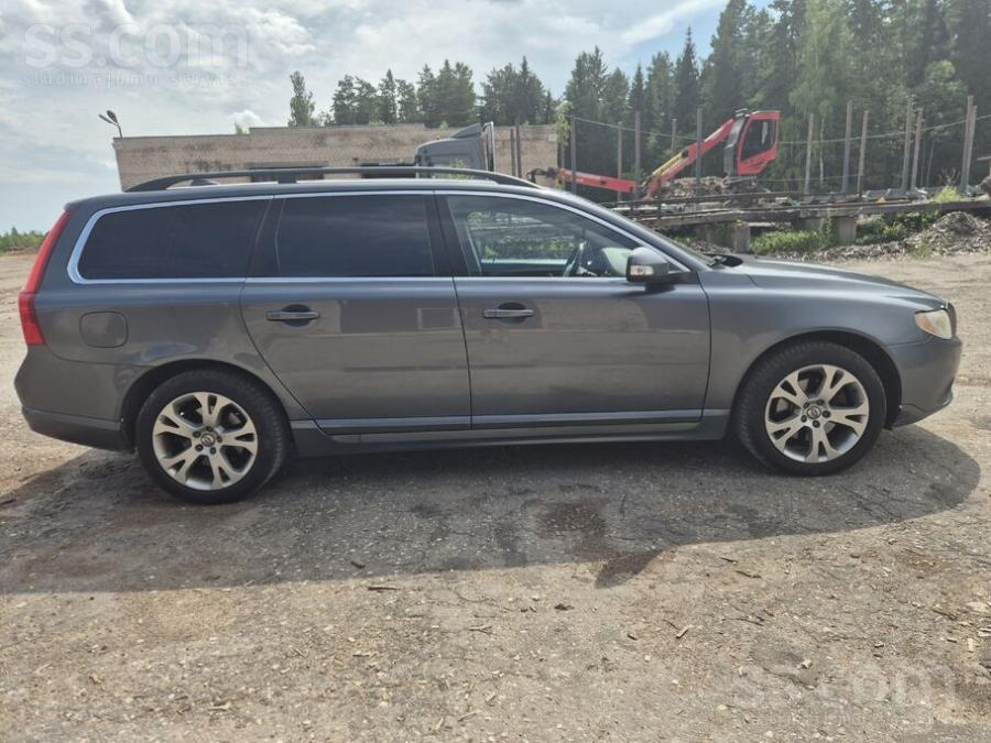 Pelēks Volvo V70 2010 Aizkraukle, ar dzinēja tilpumu 2.40 L un nobraukumu 460 tūkst. km par 2500 €, foto 3 vietnē AUTOMOTO.COM.LV