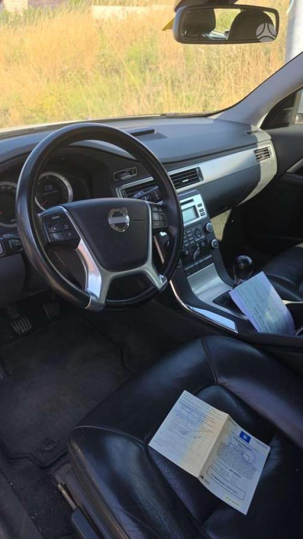 Grey Volvo V70 2010 in Siauliai, with an engine capacity of 1.56 L and mileage of 270 thousand km for 2750 €, photo 5 on AUTOMOTO.COM.LV