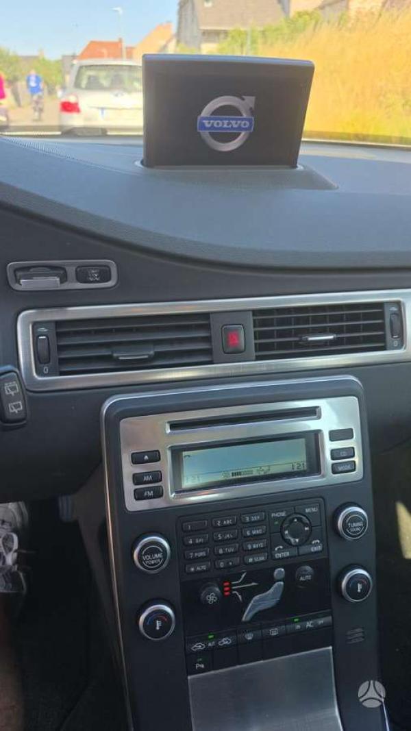 Grey Volvo V70 2010 in Siauliai, with an engine capacity of 1.56 L and mileage of 270 thousand km for 2750 €, photo 6 on AUTOMOTO.COM.LV