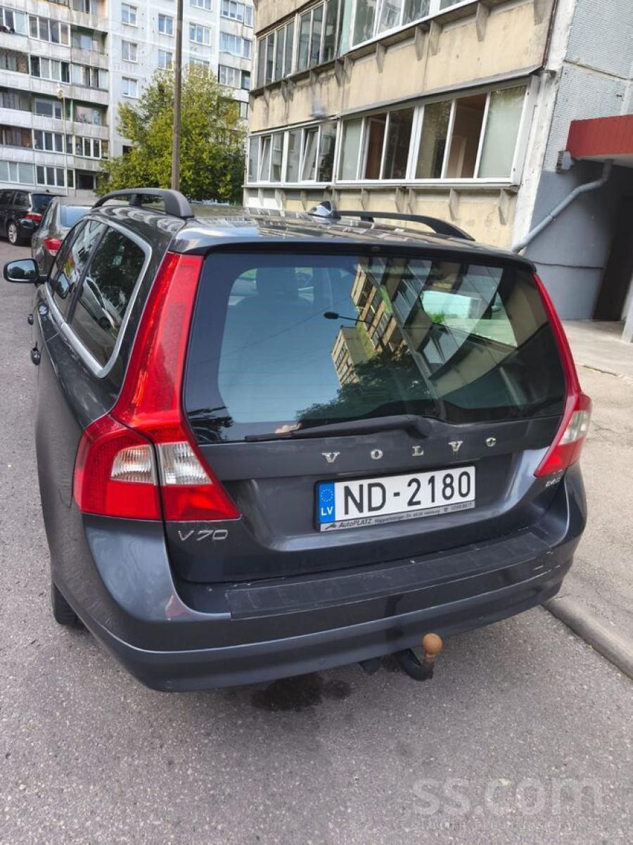 Grey Volvo V70 2010 in Riga, with an engine capacity of 2.40 L and mileage of 255 thousand km for 3500 €, photo 5 on AUTOMOTO.COM.LV