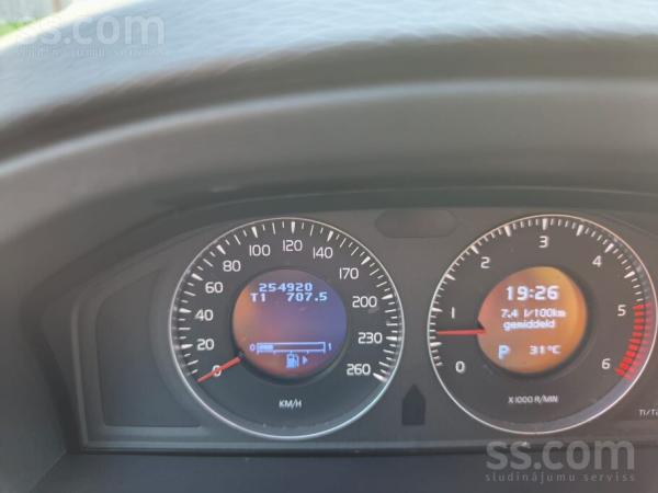 Grey Volvo V70 2010 in Riga, with an engine capacity of 2.40 L and mileage of 255 thousand km for 3500 €, photo 5 on AUTOMOTO.COM.LV