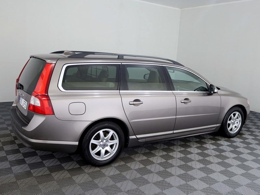 Pelēks Volvo V70 2010 Tallina, ar dzinēja tilpumu 1.60 L un nobraukumu 484 tūkst. km par 2199 €, foto 11 vietnē AUTOMOTO.COM.LV