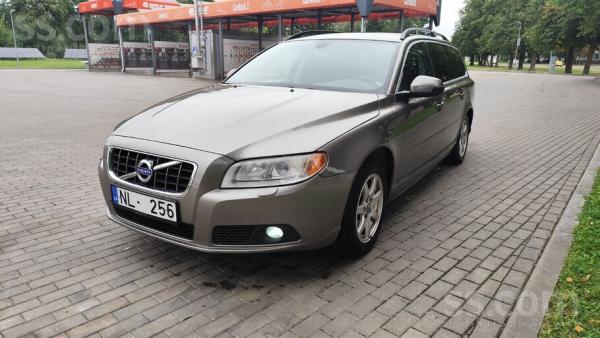 Grey Volvo V70 2010 in Jelgava, with an engine capacity of 2.40 L and mileage of 325 thousand km for 5200 €, photo 1 on AUTOMOTO.COM.LV