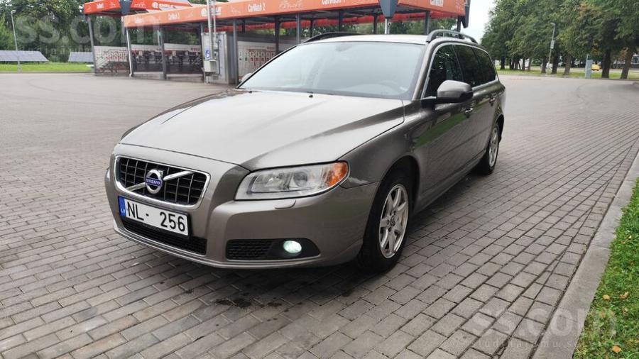 Grey Volvo V70 2010 in Jelgava, with an engine capacity of 2.40 L and mileage of 325 thousand km for 5200 €, photo 1 on AUTOMOTO.COM.LV