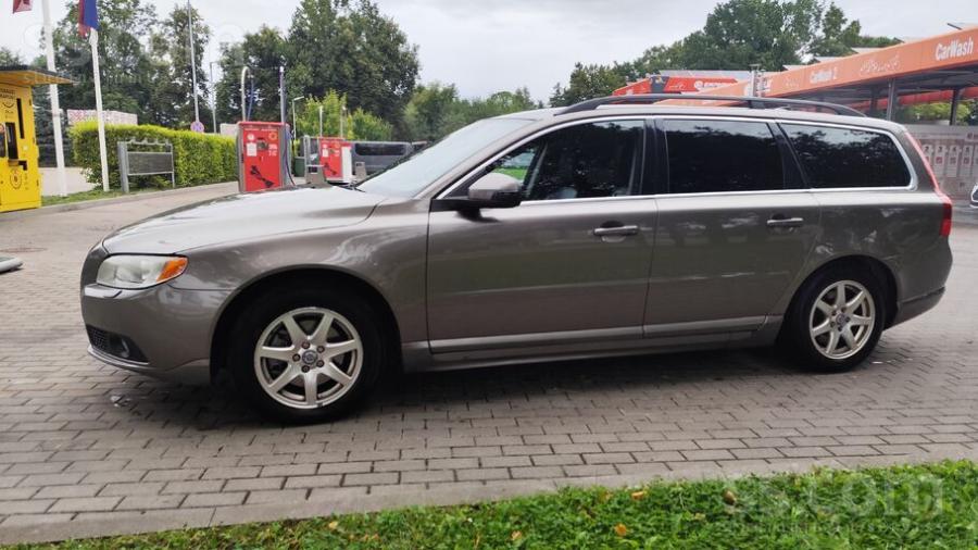 Grey Volvo V70 2010 in Jelgava, with an engine capacity of 2.40 L and mileage of 325 thousand km for 5200 €, photo 3 on AUTOMOTO.COM.LV