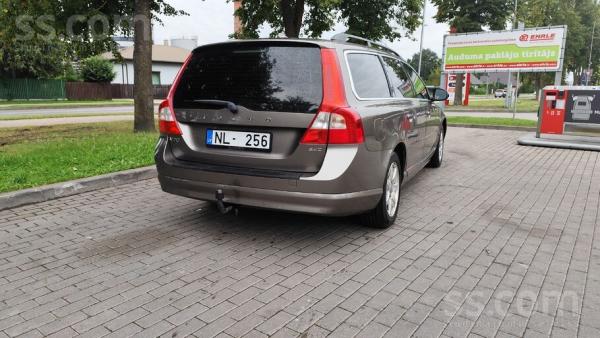 Grey Volvo V70 2010 in Jelgava, with an engine capacity of 2.40 L and mileage of 325 thousand km for 5200 €, photo 4 on AUTOMOTO.COM.LV