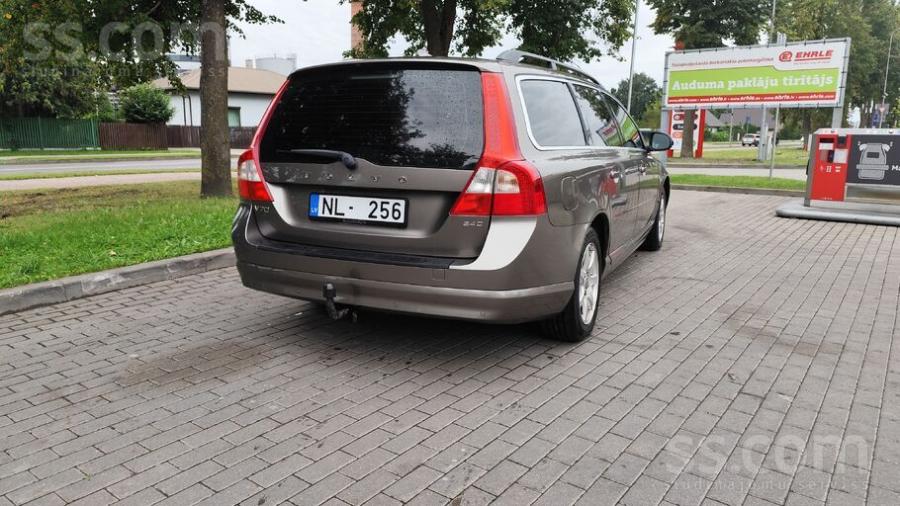 Grey Volvo V70 2010 in Jelgava, with an engine capacity of 2.40 L and mileage of 325 thousand km for 5200 €, photo 5 on AUTOMOTO.COM.LV