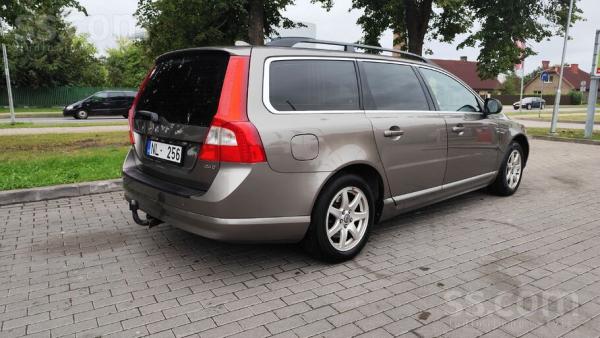 Grey Volvo V70 2010 in Jelgava, with an engine capacity of 2.40 L and mileage of 325 thousand km for 5200 €, photo 5 on AUTOMOTO.COM.LV