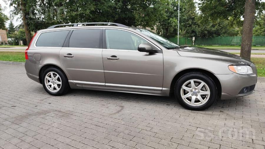 Grey Volvo V70 2010 in Jelgava, with an engine capacity of 2.40 L and mileage of 325 thousand km for 5200 €, photo 7 on AUTOMOTO.COM.LV
