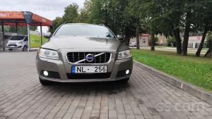 Grey Volvo V70 2010 in Jelgava, with an engine capacity of 2.40 L and mileage of 325 thousand km for 5200 €, photo 8 on AUTOMOTO.COM.LV