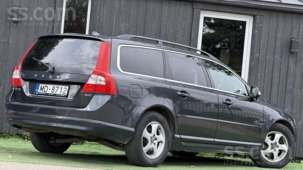 Pelēks Volvo V70 2010 Rīga, ar dzinēja tilpumu 2.40 L un nobraukumu 0 tūkst. km par 2750 €, foto 4 vietnē AUTOMOTO.COM.LV