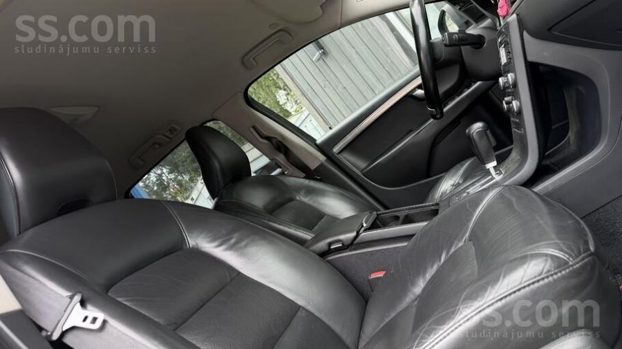 Grey Volvo V70 2010 in Riga, with an engine capacity of 2.40 L and mileage of 0 thousand km for 2750 €, photo 8 on AUTOMOTO.COM.LV