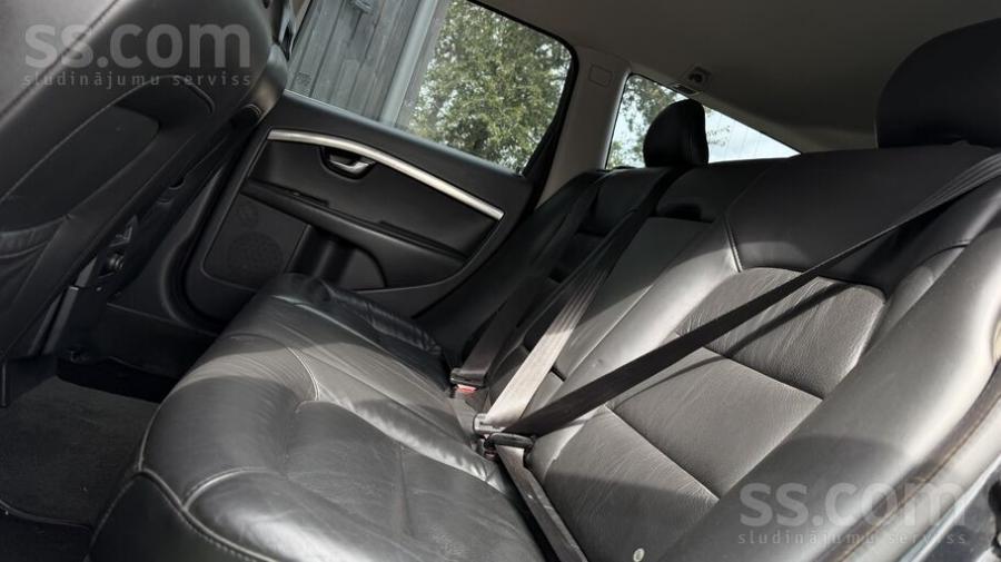Grey Volvo V70 2010 in Riga, with an engine capacity of 2.40 L and mileage of 0 thousand km for 2750 €, photo 9 on AUTOMOTO.COM.LV