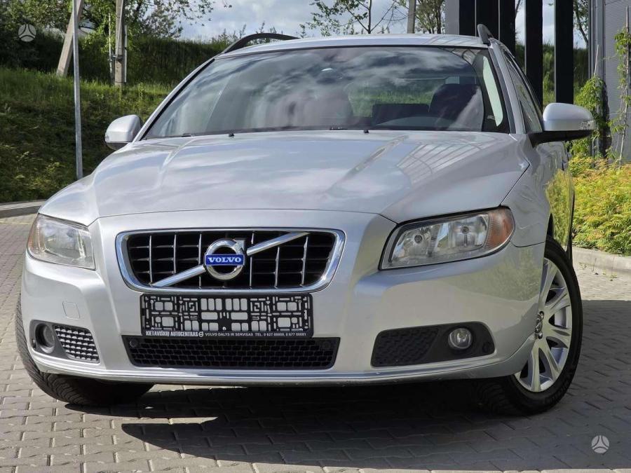Grey Volvo V70 2010 in Vilnius, with an engine capacity of 2.40 L and mileage of 260 thousand km for 6800 €, photo 5 on AUTOMOTO.COM.LV