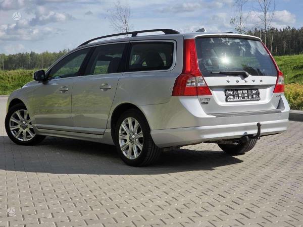 Grey Volvo V70 2010 in Vilnius, with an engine capacity of 2.40 L and mileage of 260 thousand km for 6800 €, photo 6 on AUTOMOTO.COM.LV