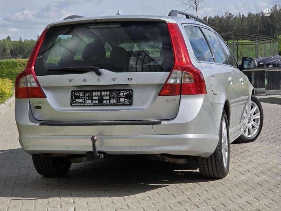 Grey Volvo V70 2010 in Vilnius, with an engine capacity of 2.40 L and mileage of 260 thousand km for 6800 €, photo 9 on AUTOMOTO.COM.LV