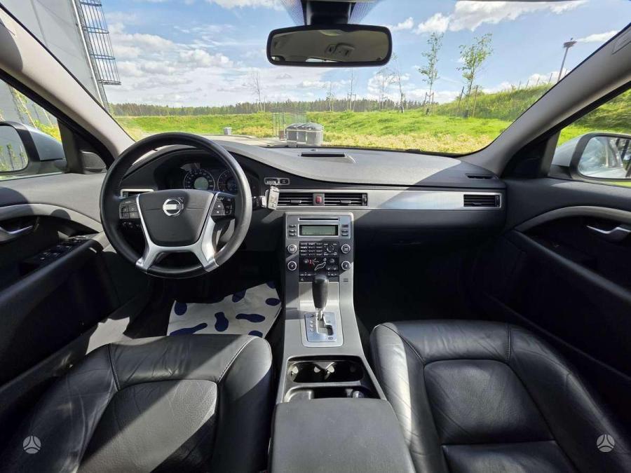 Grey Volvo V70 2010 in Vilnius, with an engine capacity of 2.40 L and mileage of 260 thousand km for 6800 €, photo 10 on AUTOMOTO.COM.LV
