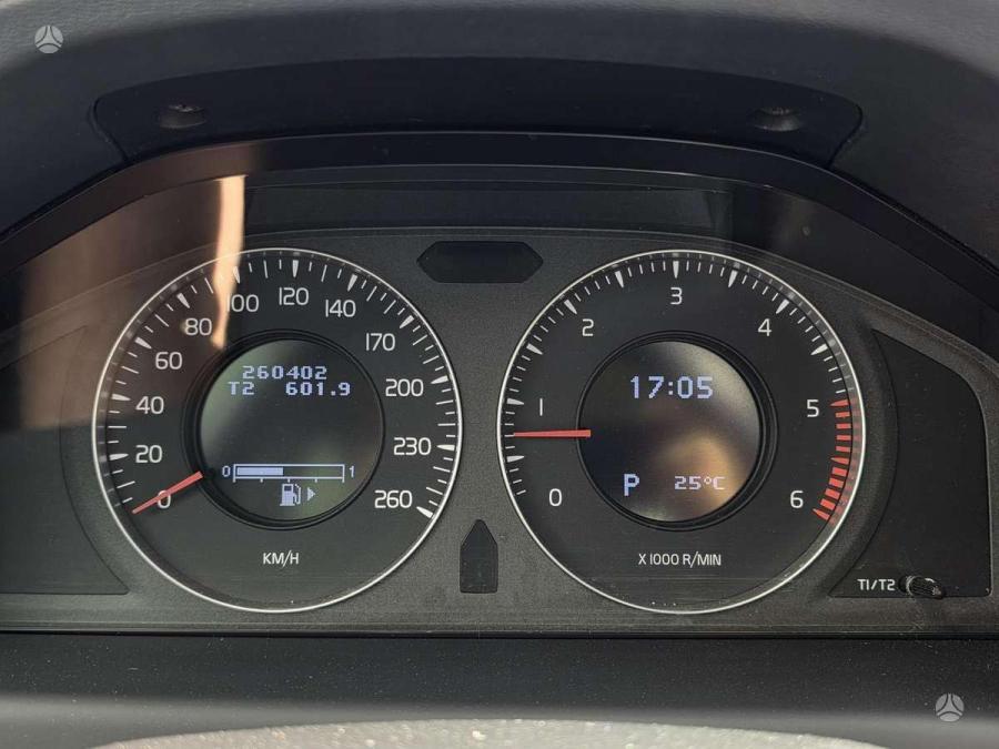 Grey Volvo V70 2010 in Vilnius, with an engine capacity of 2.40 L and mileage of 260 thousand km for 6800 €, photo 12 on AUTOMOTO.COM.LV