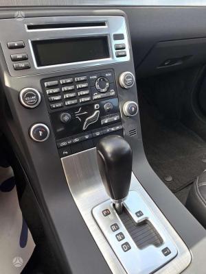 Grey Volvo V70 2010 in Vilnius, with an engine capacity of 2.40 L and mileage of 260 thousand km for 6800 €, photo 13 on AUTOMOTO.COM.LV