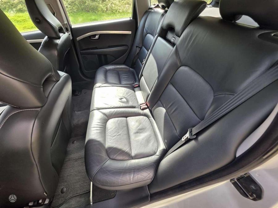 Grey Volvo V70 2010 in Vilnius, with an engine capacity of 2.40 L and mileage of 260 thousand km for 6800 €, photo 15 on AUTOMOTO.COM.LV