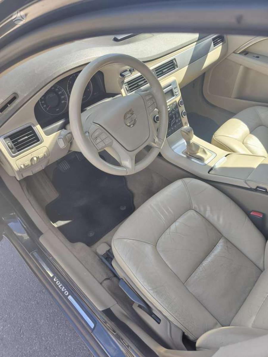 Pelēks Volvo V70 2010 Kauņa, ar dzinēja tilpumu 1.98 L un nobraukumu 311 tūkst. km par 4600 €, foto 9 vietnē AUTOMOTO.COM.LV