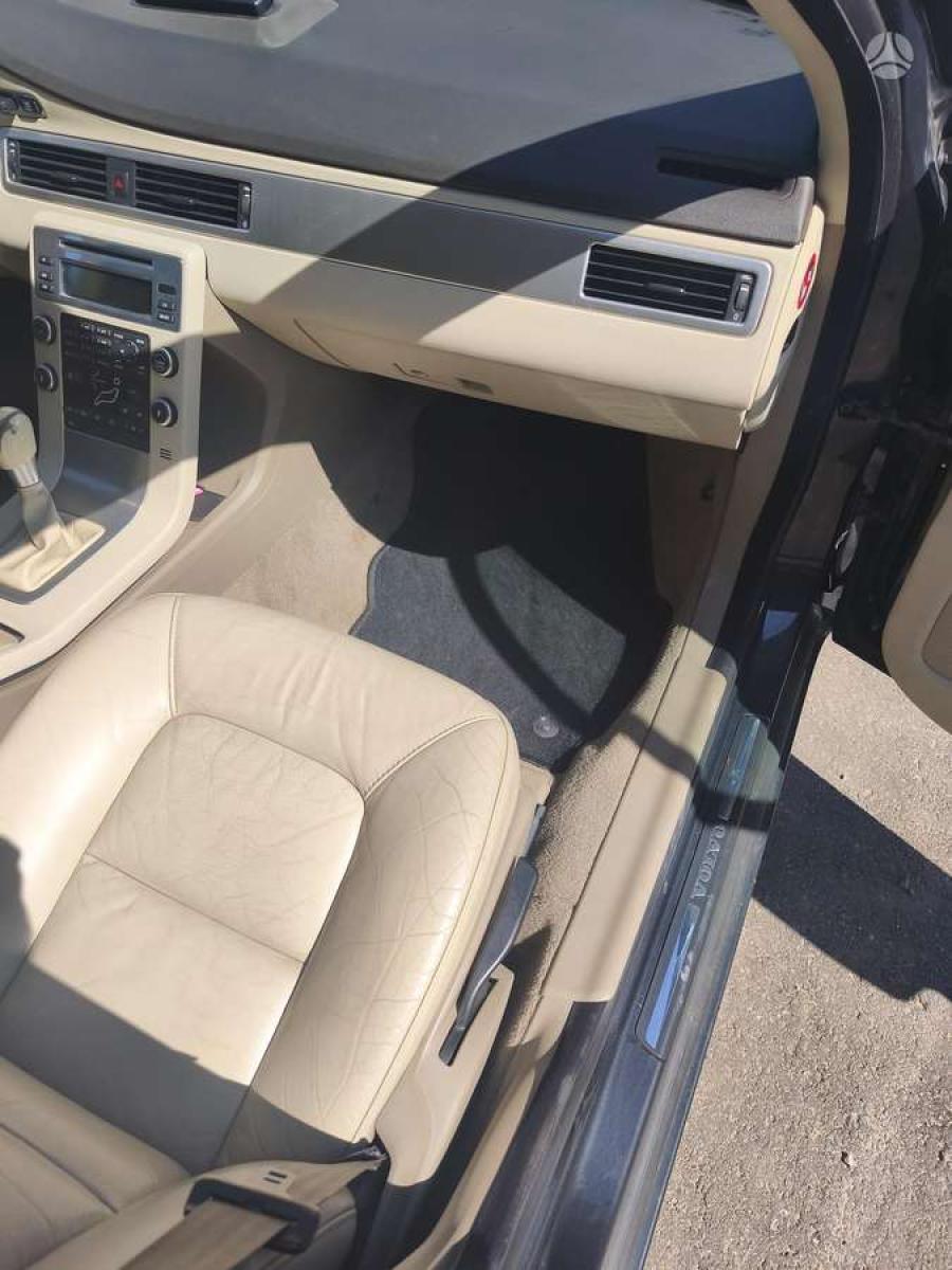Pelēks Volvo V70 2010 Kauņa, ar dzinēja tilpumu 1.98 L un nobraukumu 311 tūkst. km par 4600 €, foto 10 vietnē AUTOMOTO.COM.LV