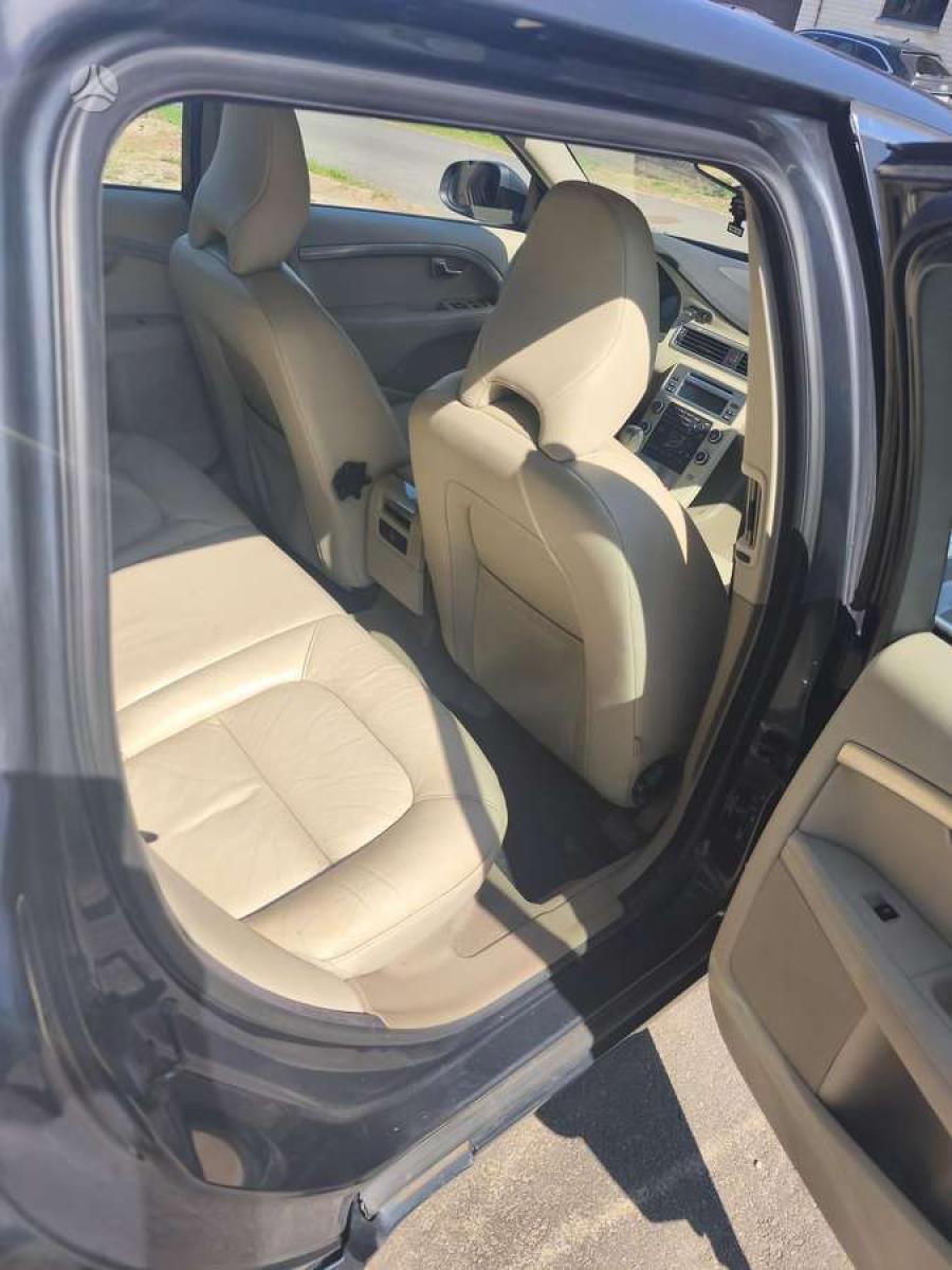 Pelēks Volvo V70 2010 Kauņa, ar dzinēja tilpumu 1.98 L un nobraukumu 311 tūkst. km par 4600 €, foto 16 vietnē AUTOMOTO.COM.LV