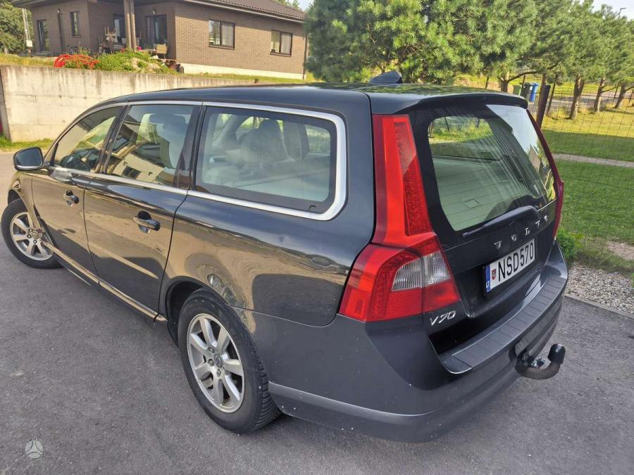 Pelēks Volvo V70 2010 Kauņa, ar dzinēja tilpumu 1.98 L un nobraukumu 311 tūkst. km par 4600 €, foto 18 vietnē AUTOMOTO.COM.LV