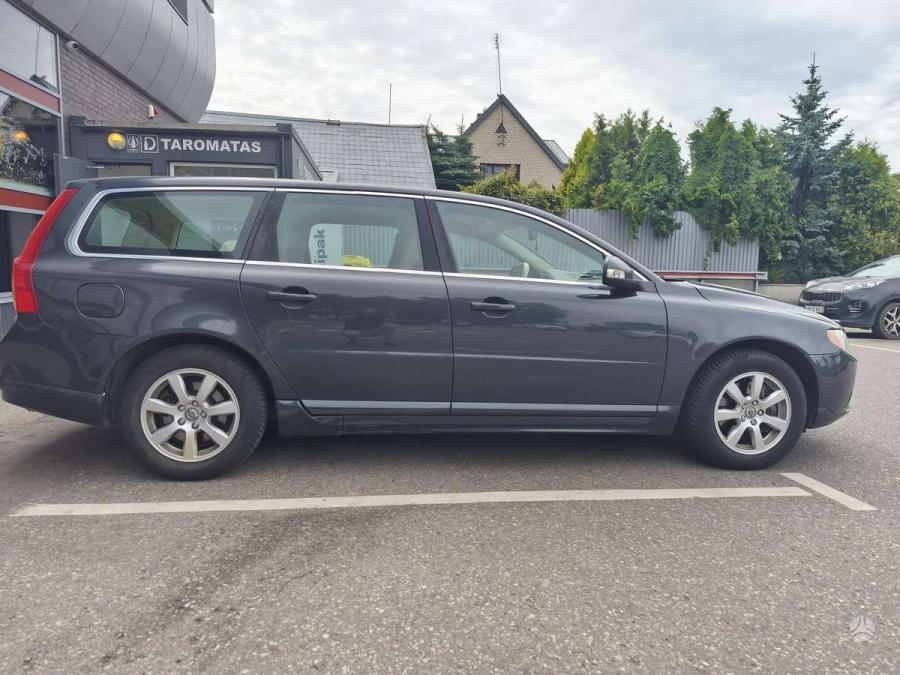 Pelēks Volvo V70 2010 Kauņa, ar dzinēja tilpumu 1.98 L un nobraukumu 311 tūkst. km par 4600 €, foto 21 vietnē AUTOMOTO.COM.LV