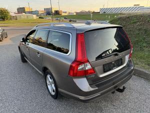 Grey Volvo V70 2010 in Kaunas, with an engine capacity of 2.40 L and mileage of 281 thousand km for 4599 €, photo 4 on AUTOMOTO.COM.LV