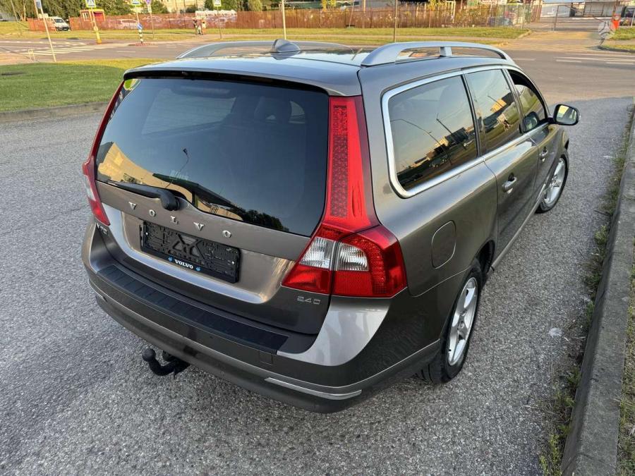Grey Volvo V70 2010 in Kaunas, with an engine capacity of 2.40 L and mileage of 281 thousand km for 4599 €, photo 5 on AUTOMOTO.COM.LV