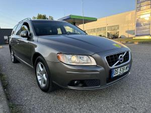 Grey Volvo V70 2010 in Kaunas, with an engine capacity of 2.40 L and mileage of 281 thousand km for 4599 €, photo 8 on AUTOMOTO.COM.LV