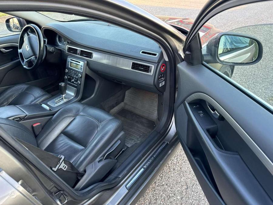 Grey Volvo V70 2010 in Kaunas, with an engine capacity of 2.40 L and mileage of 281 thousand km for 4599 €, photo 13 on AUTOMOTO.COM.LV