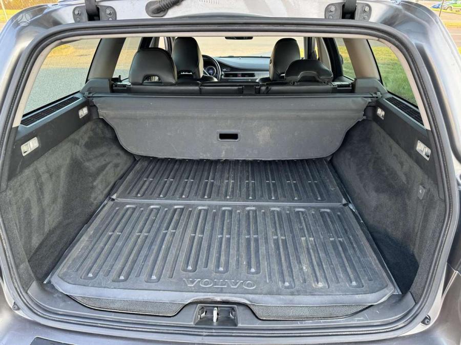 Grey Volvo V70 2010 in Kaunas, with an engine capacity of 2.40 L and mileage of 281 thousand km for 4599 €, photo 18 on AUTOMOTO.COM.LV