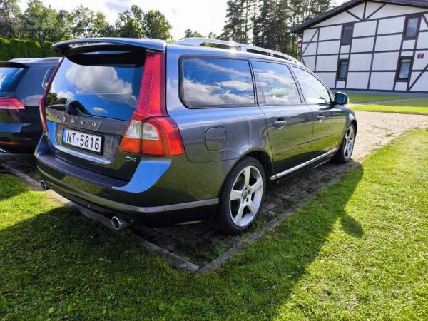 Grey Volvo V70 2010 in Riga, with an engine capacity of 2.40 L and mileage of 284 thousand km for 4900 €, photo 5 on AUTOMOTO.COM.LV