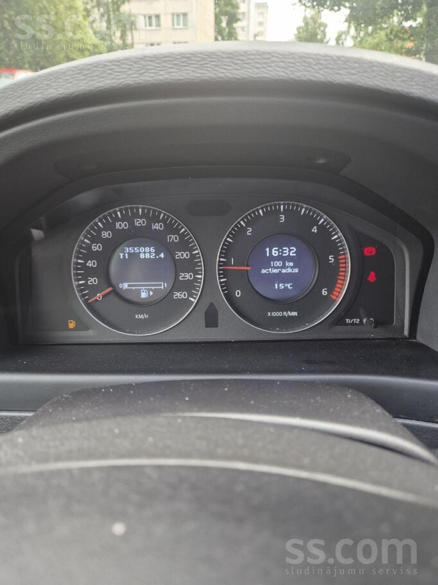 Grey Volvo V70 2010 in Jurmala, with an engine capacity of 2.00 L and mileage of 355 thousand km for 3000 €, photo 3 on AUTOMOTO.COM.LV