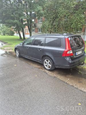 Grey Volvo V70 2010 in Jurmala, with an engine capacity of 2.00 L and mileage of 355 thousand km for 3000 €, photo 5 on AUTOMOTO.COM.LV