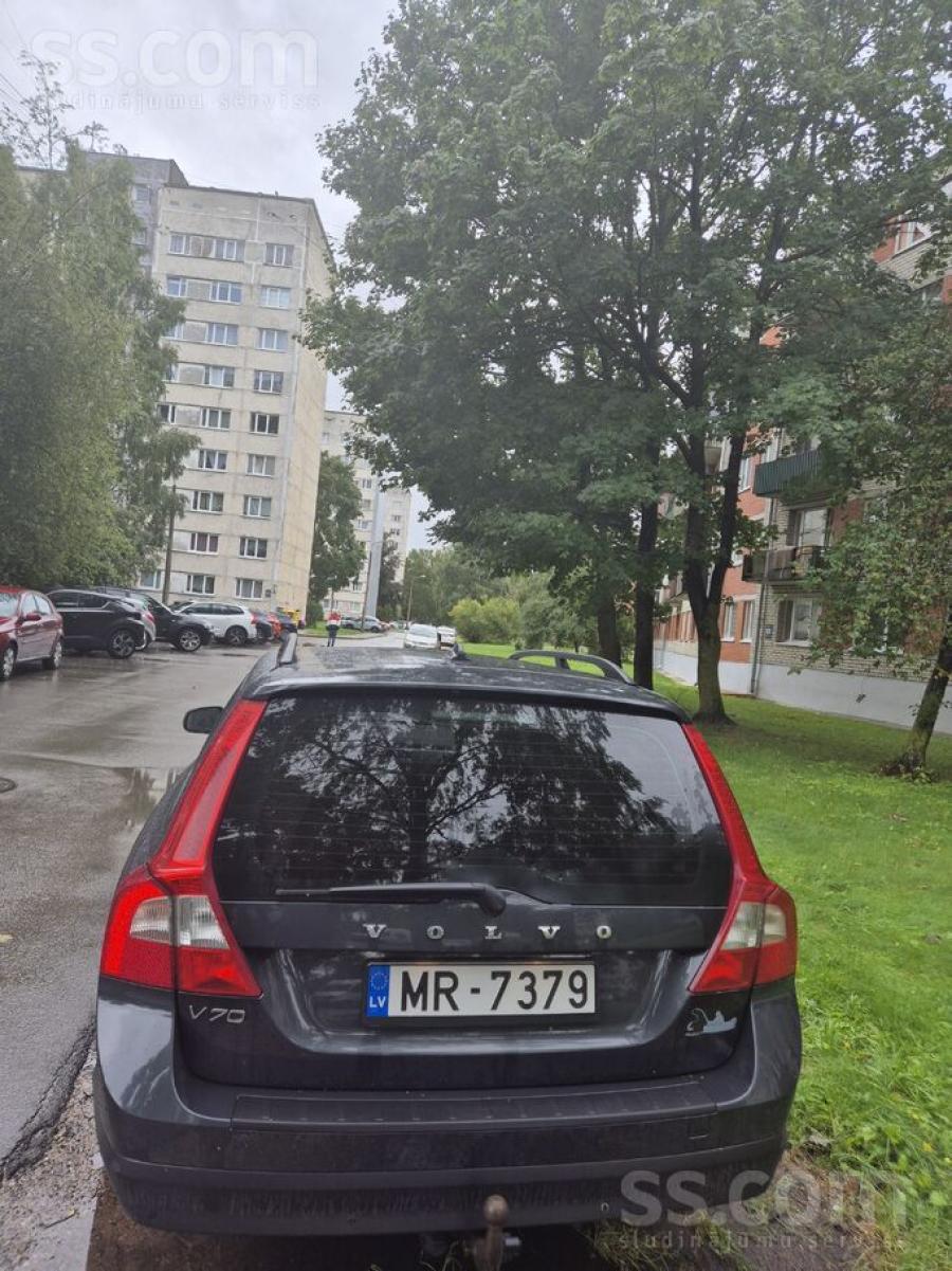 Grey Volvo V70 2010 in Jurmala, with an engine capacity of 2.00 L and mileage of 355 thousand km for 3000 €, photo 7 on AUTOMOTO.COM.LV
