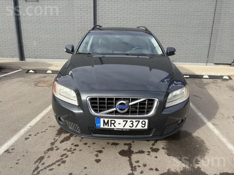 Pelēks Volvo V70 2010 Rīga, ar dzinēja tilpumu 2.00 L un nobraukumu 355 tūkst. km par 3090 €, foto 3 vietnē AUTOMOTO.COM.LV